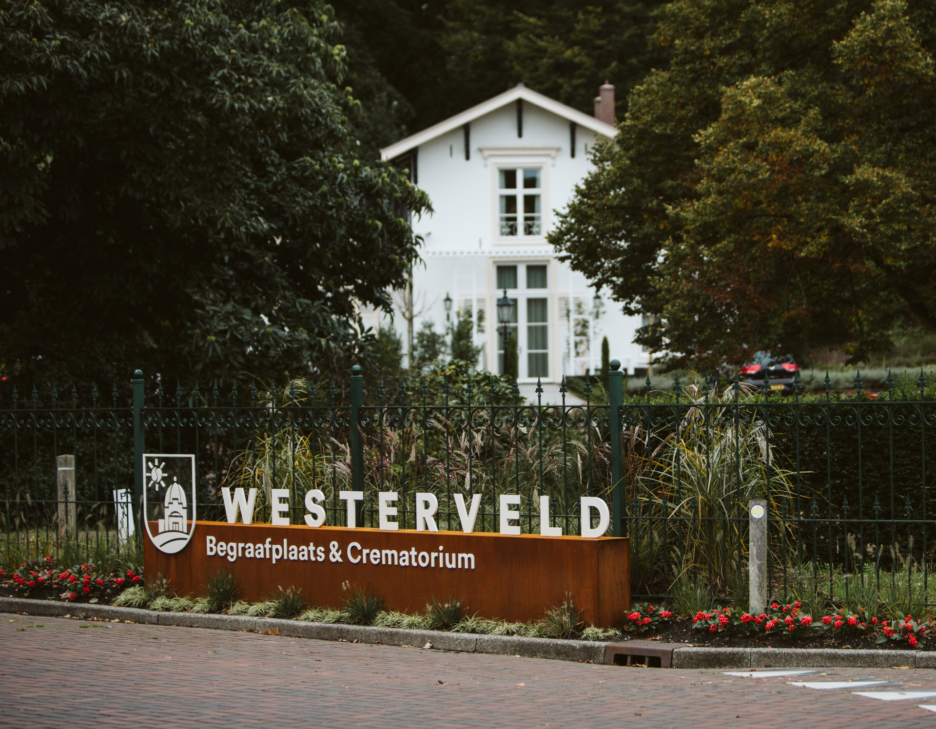 Begraafplaats & Crematorium Westerveld - Waardige Uitvaart in Driehuis ...